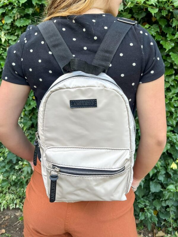 Mochila S CEMENTO - AMULETO